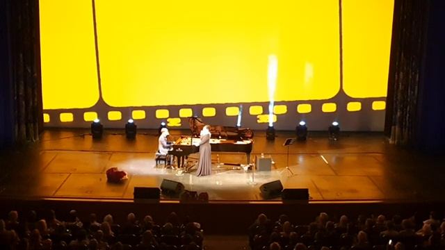 А.Петров, Г.Шпаликов "Я иду, шагаю по Москве". Исп. Х.Герзмава и О.Аккуратов. МАМТ, 8 мая 2022 г.