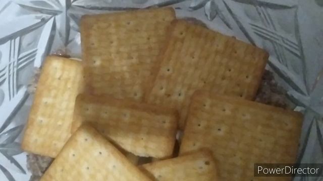 Салат с консервой крекером сыром и яйцом