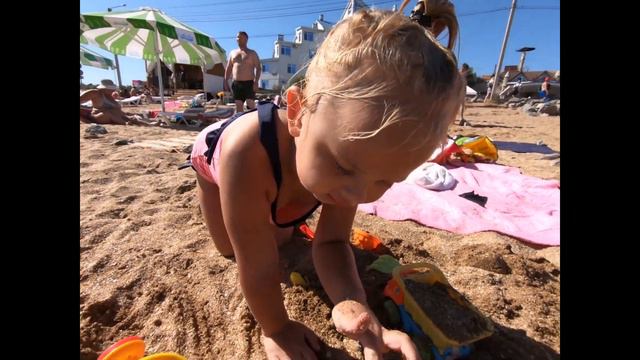 Семейное развлечение на море, купание,чёрное море, Крым.