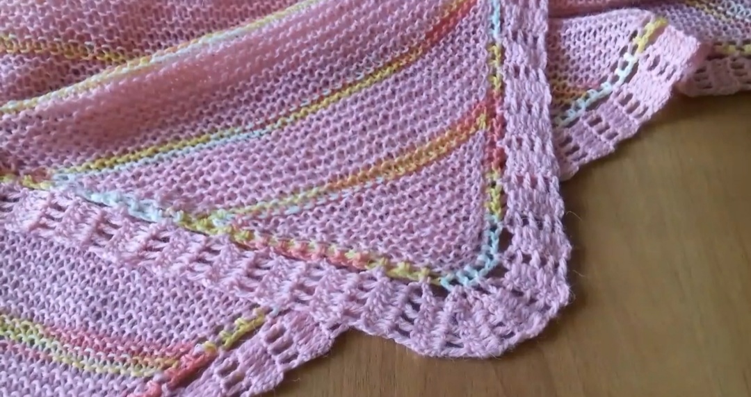 Обвязка пледа, в филейной технике крючком.