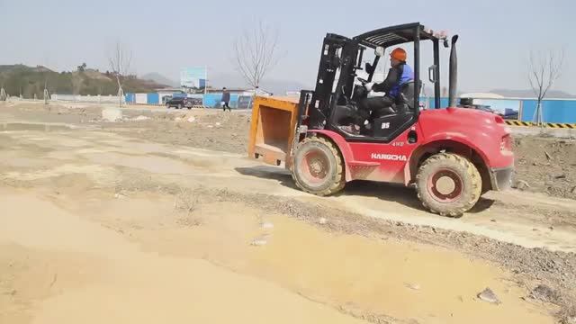 Вилочный погрузчик-вездеход Hancha серии R с полным приводом