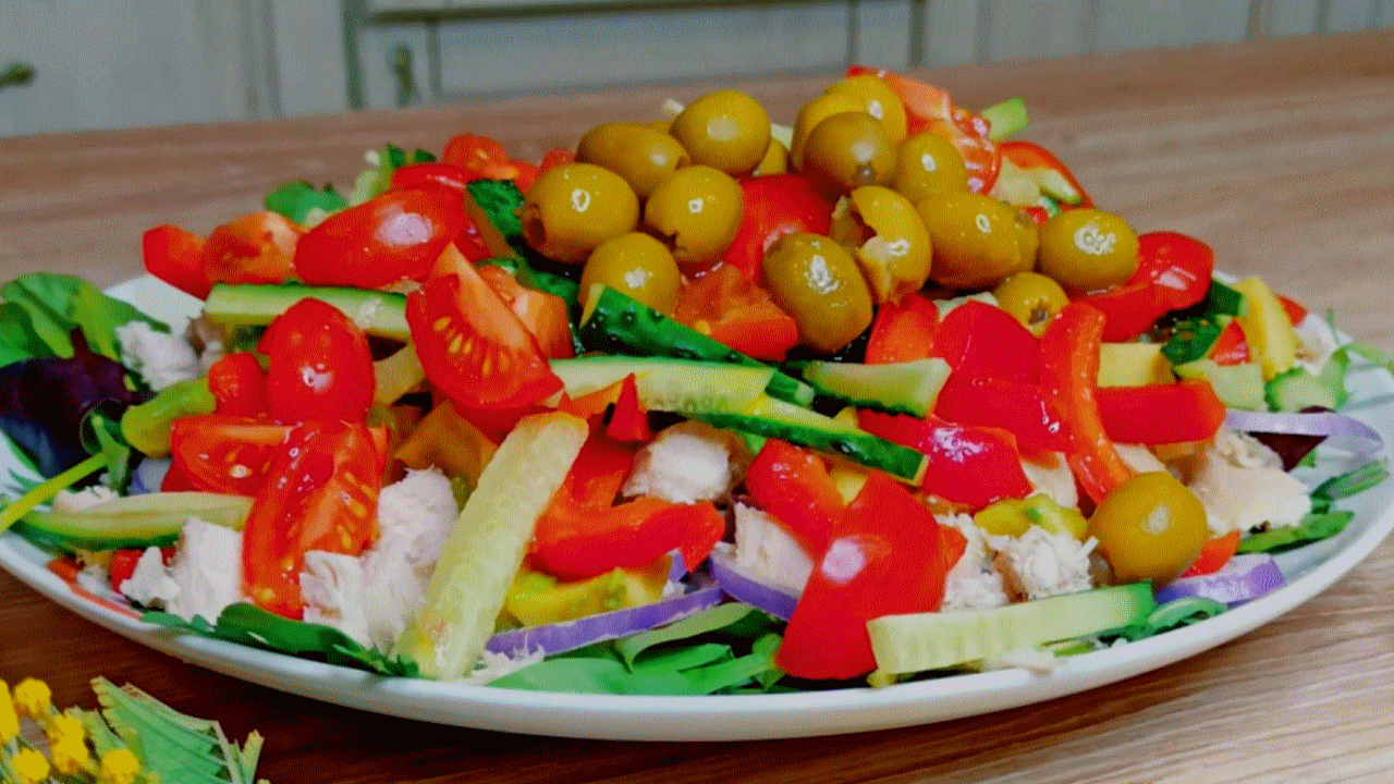 Салат Весенний с авокадо. Простой Овощной Салат с Авокадо #Shorts.mp4