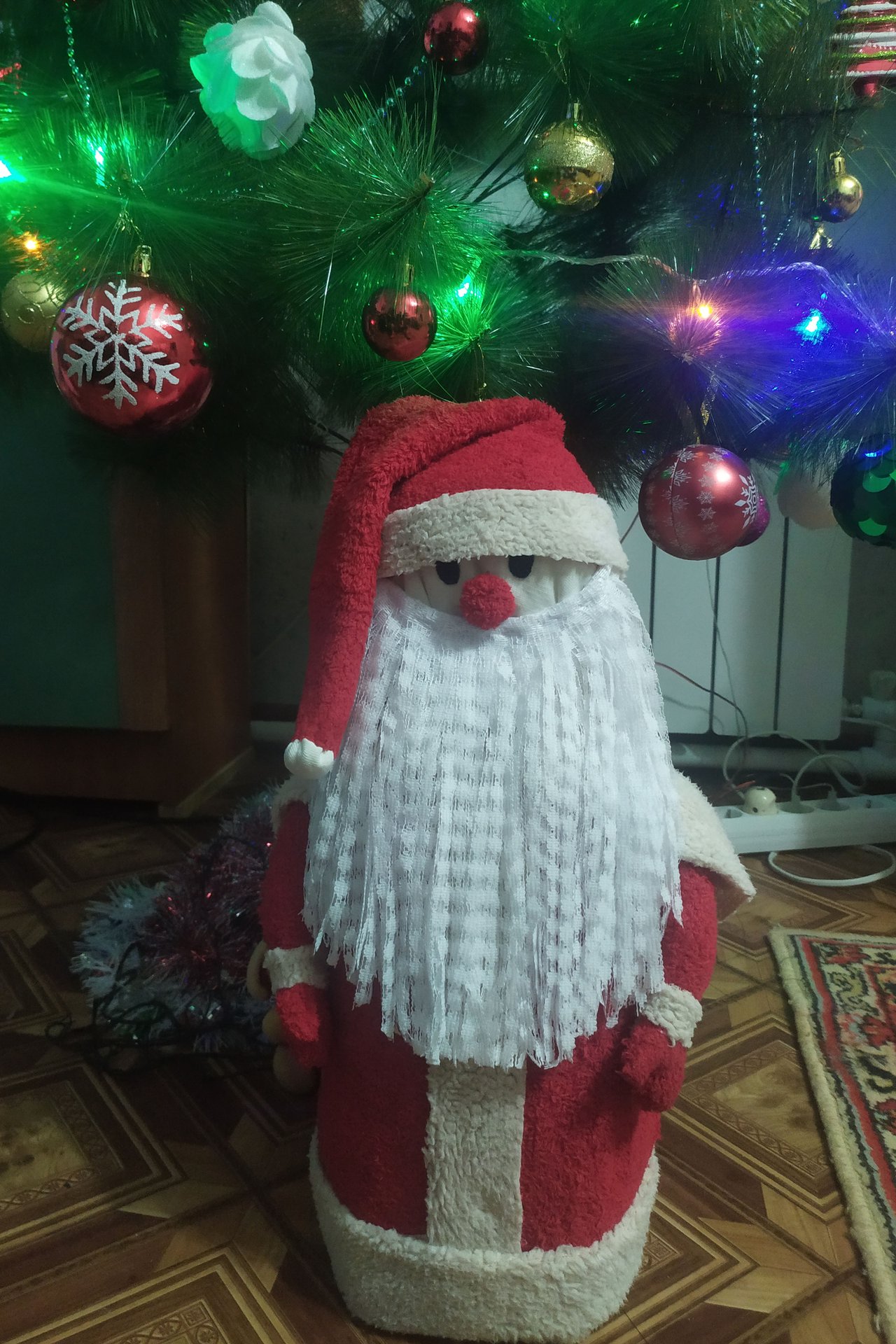 Дед Мороз из пластиковой бутылки. Поделка из мусора.