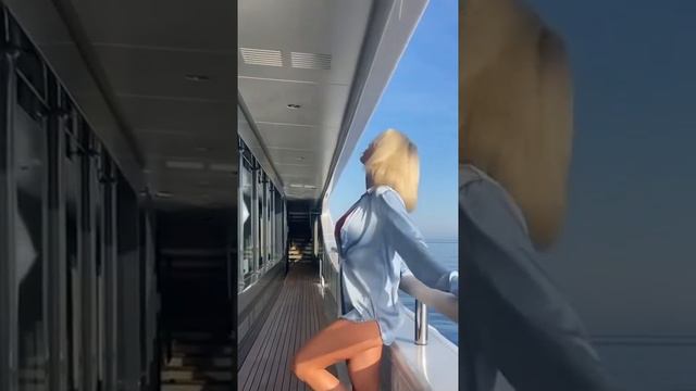 Красивая девушка 😍 #Красивая #Девушка #Красотка #ВЛосинах #ВШортиках #Раздевается #Танцует #Голая