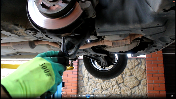 Замена правой шаровой опоры на Toyota Vitz Тойота Витц SCP10 2001 года