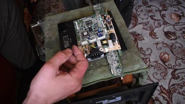 Разбор монитора ОПТИМА 151 и компьютера.