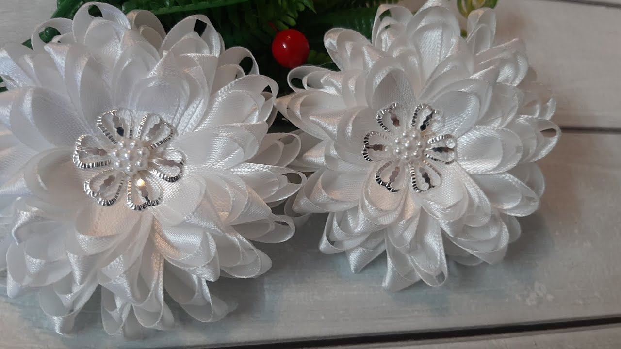 МК. Белые, ажурные бантики из узкой ленты для школы и не только.