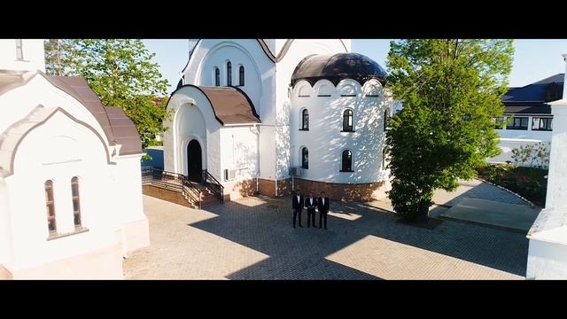 ТИХО ШУМЯТ САДЫ