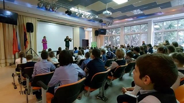 Скрипач-виртуоз Вардан Маркос в гимназии № 13 Академ (2023)