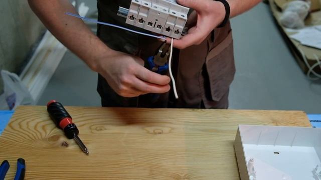 🛠️ ЭЛЕКТРИЧЕСТВО ⚡ В ГАРАЖЕ 🏠