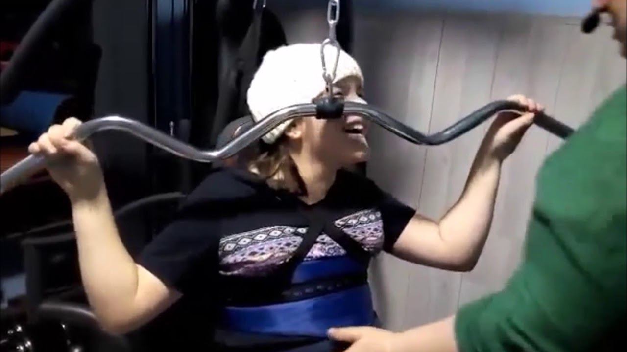 Лиза.  Первая попытка.  Адаптация к тренажерам.