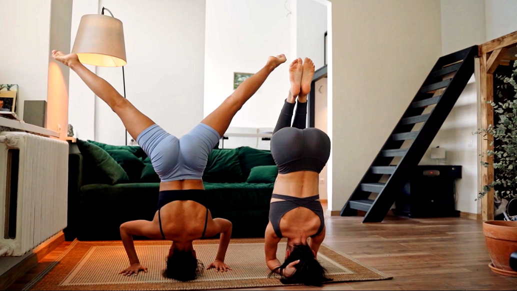 ПОДРУГИ занимаются ФИТНЕСОМ!.mp4