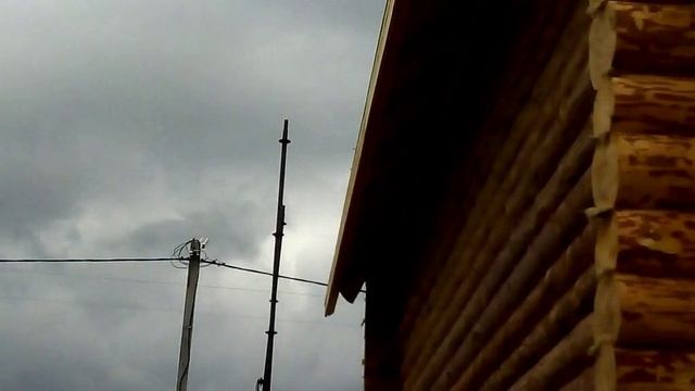 Мансардная крыша сруба с верандой