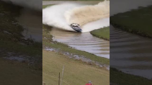 Гонки на воде захватывают дух