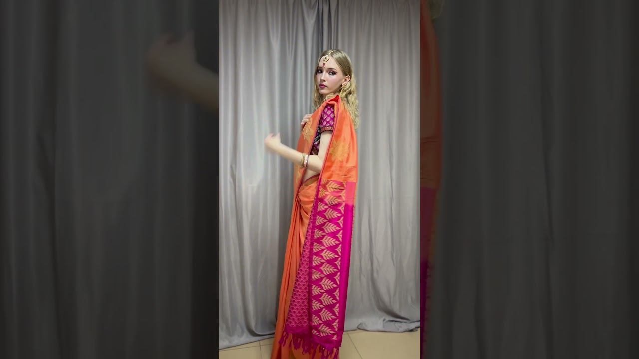 Нежное  дизайнерское сари из шелка с набивным рисунком и насыщенно ярким паллу(краем) #bollywood