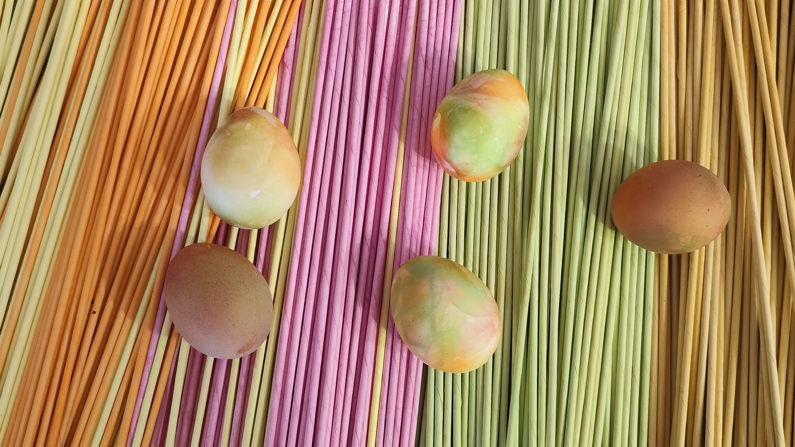 МК. Покраска яиц и бумажной лозы, краской для яиц. #229