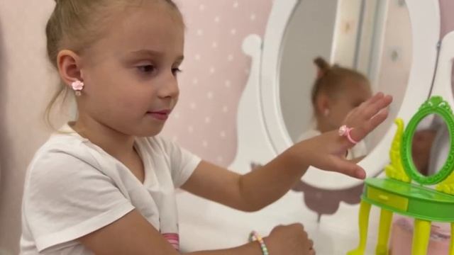 Обзор наших подписчиков на набор детской бижутерии (3 предмета), ТМ Выбражулька .mp4