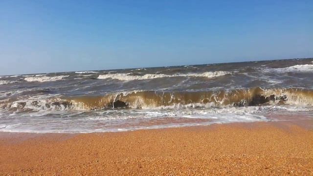 Азовское море штормит