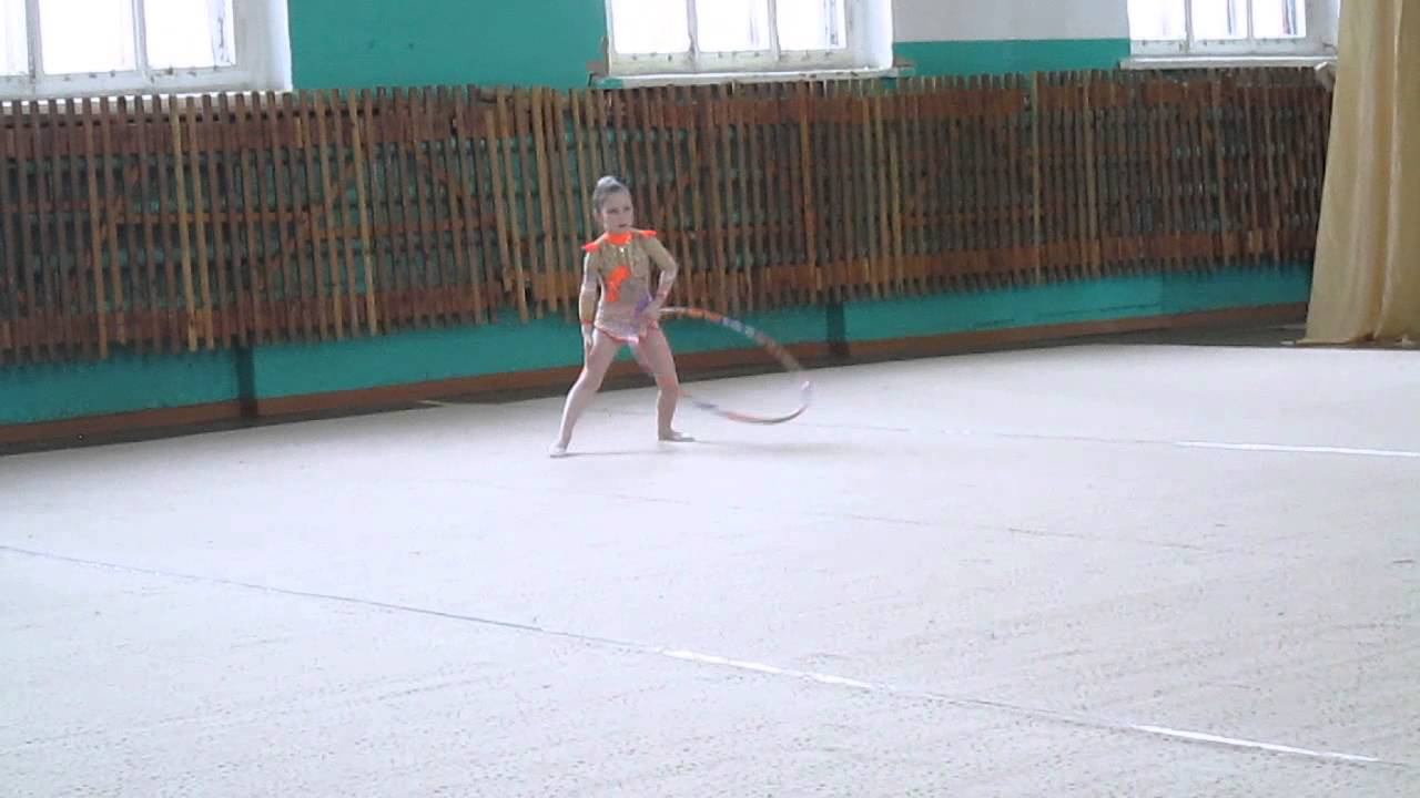 Выступление с обручем  моей дочери по художественной гимнастике