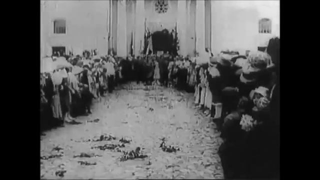 Апрель 1920 года. В кадре – польские войска в Житомире, броневики возле бывшего губернаторского дома