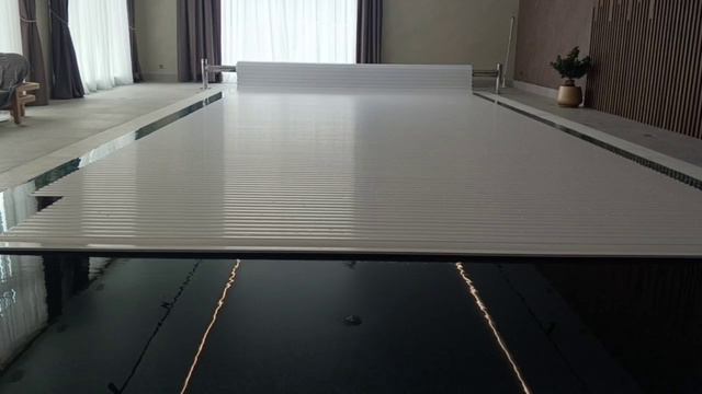 Красивый переливной бассейн + приточно-вытяжная система вентиляции, но все равно наш ELECTRO COVER).