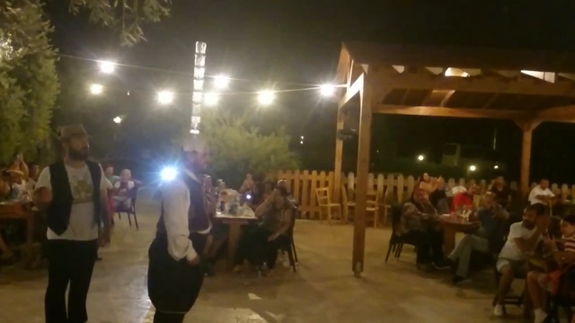 Зажигательные кипрские танцы. 