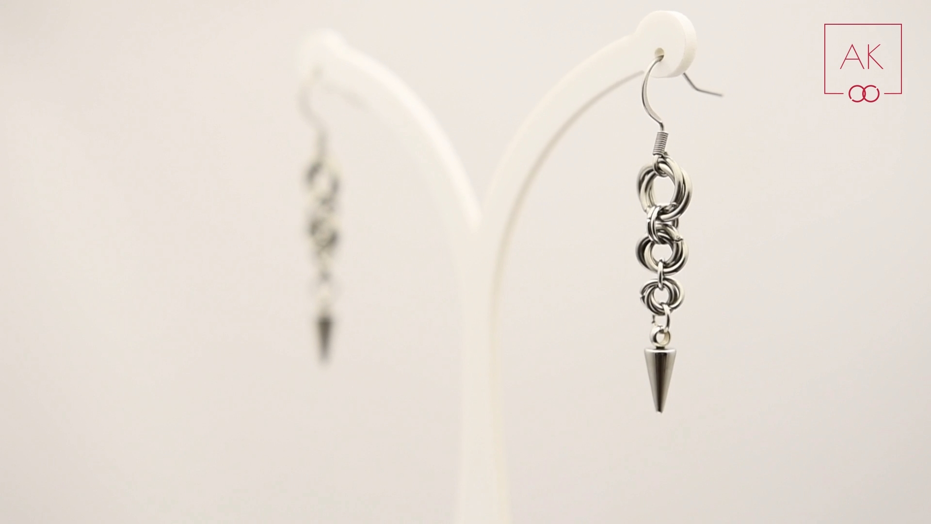 Серьги Роза с шипом из колечек нержавеющей стали, кольчужная техника