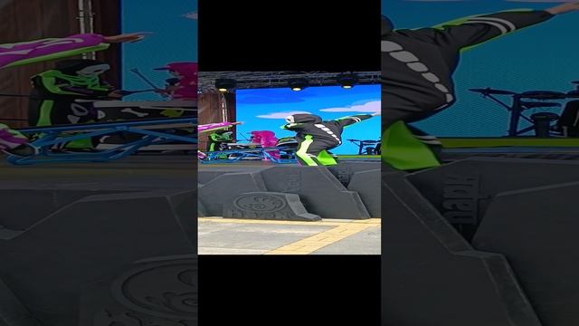 Вечернее шоу скелетонов "Гремим костями". Брейк-данс шоу весёлых скелетов в Сочи парке.