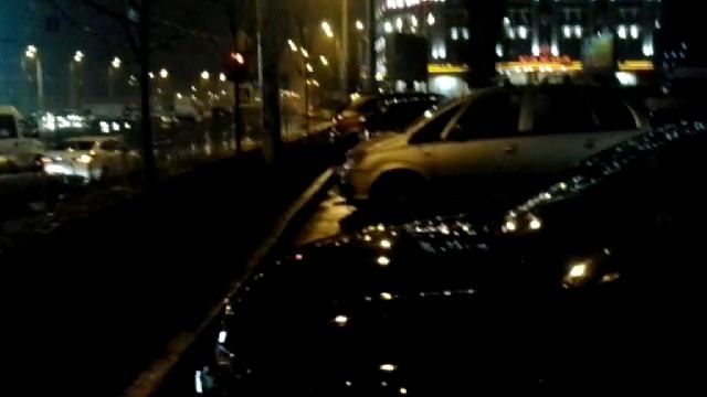 Дождь на улице 9 апреля в Калининграде. 07.03.2020, 21-14.