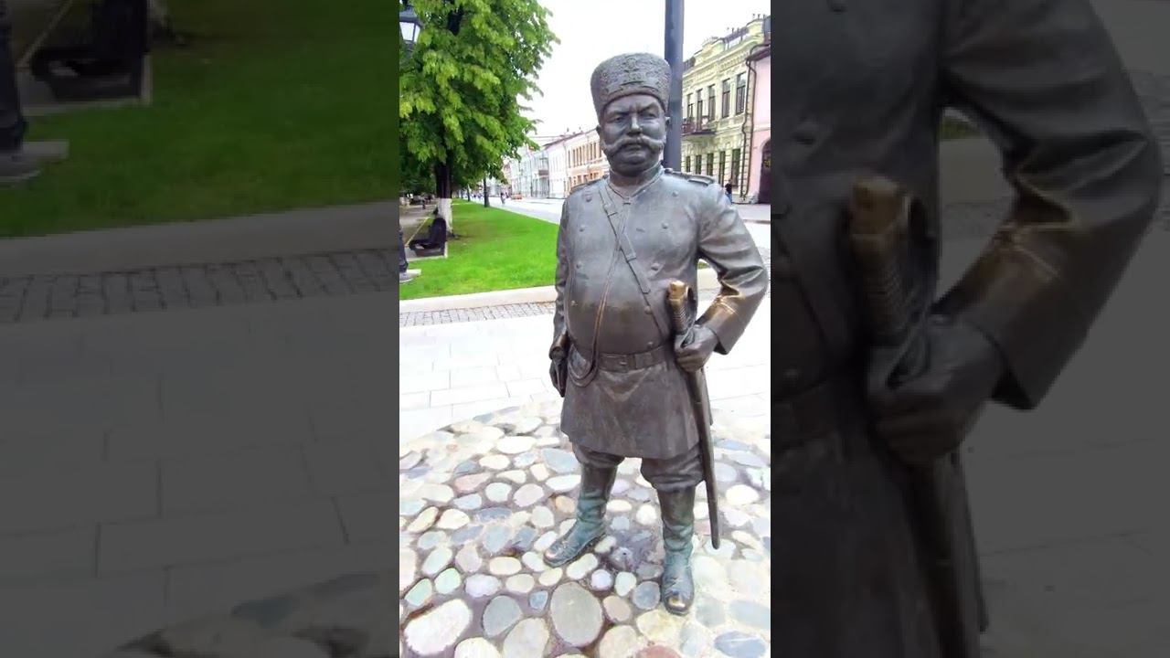 Городовой в историческом центре Владикавказа