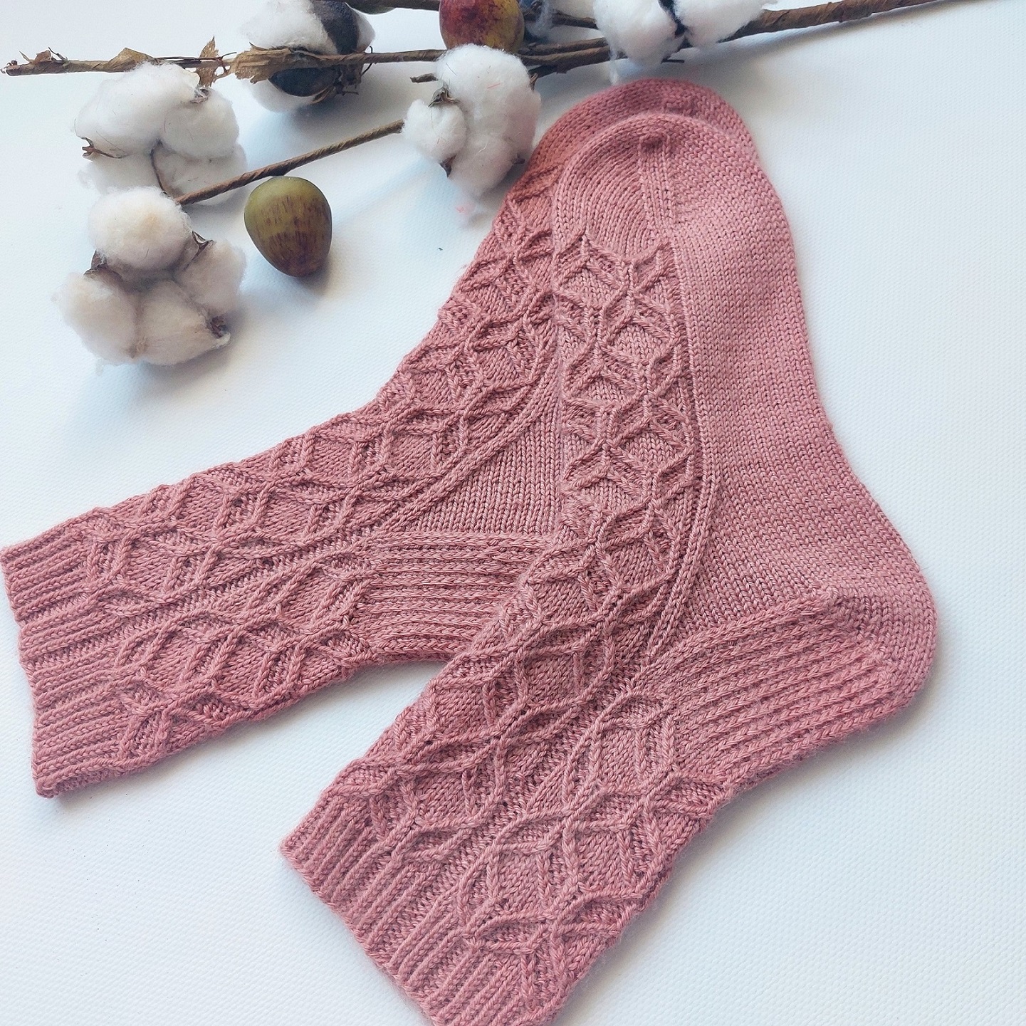 Носки с красивым узором