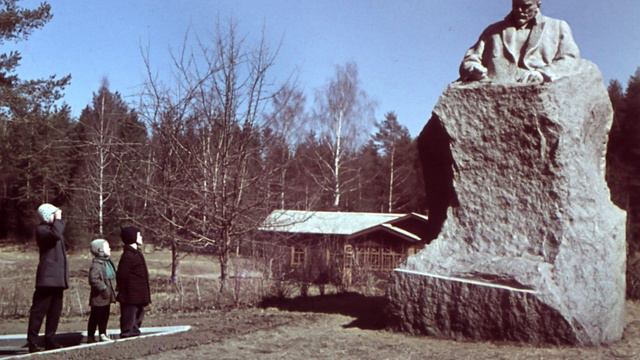 "СЛОВНО НЕ БЫЛО НАС"... (Фото "История России в фотографиях" и "Ретро-Питер") - Поёт Гарик Сукачёв)