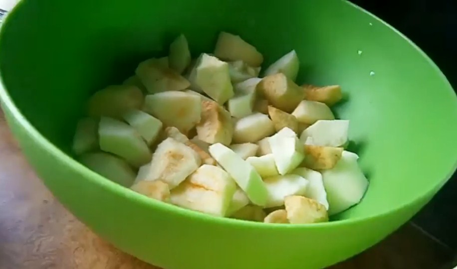 Вкусная шарлотка в мультиварке за 1 час.