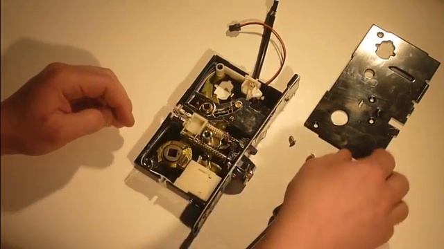 Электронный замок Z-8_Демонстрация смены направления механической части.mp4