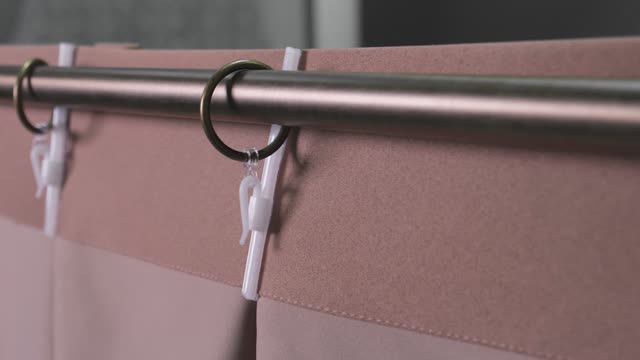 Крючок для штор регулируемый пришивной 75 и 95мм