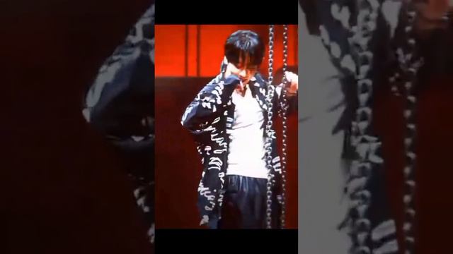 💜taekook💜Танцующие порхают как бабочки, а наблюдающие «купаются» с ними в едином чувстве,