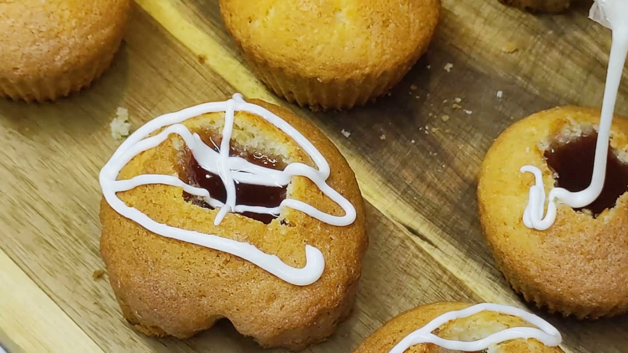 Мягкий и воздушный кекс с клубничным джемом! Самый удачный и вкусный рецепт