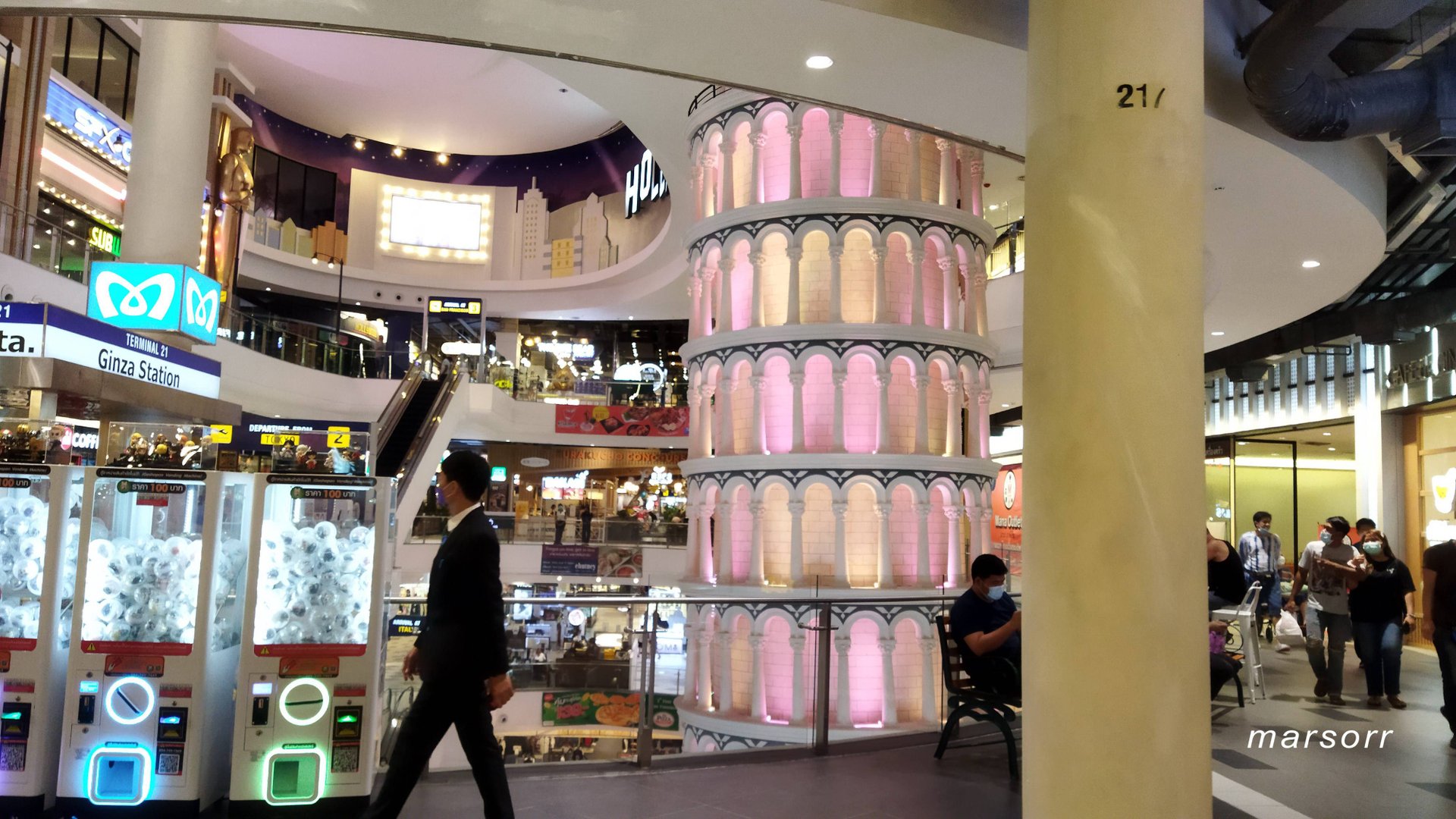 просто тц 21 терминал. с этажа на этаж. еда