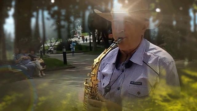 Когда играет саксофон-стихи- Юрий Фенько,музыка и вокал-Сергей Шамкаев,монтаж-Валентина Зубкова.mp4
