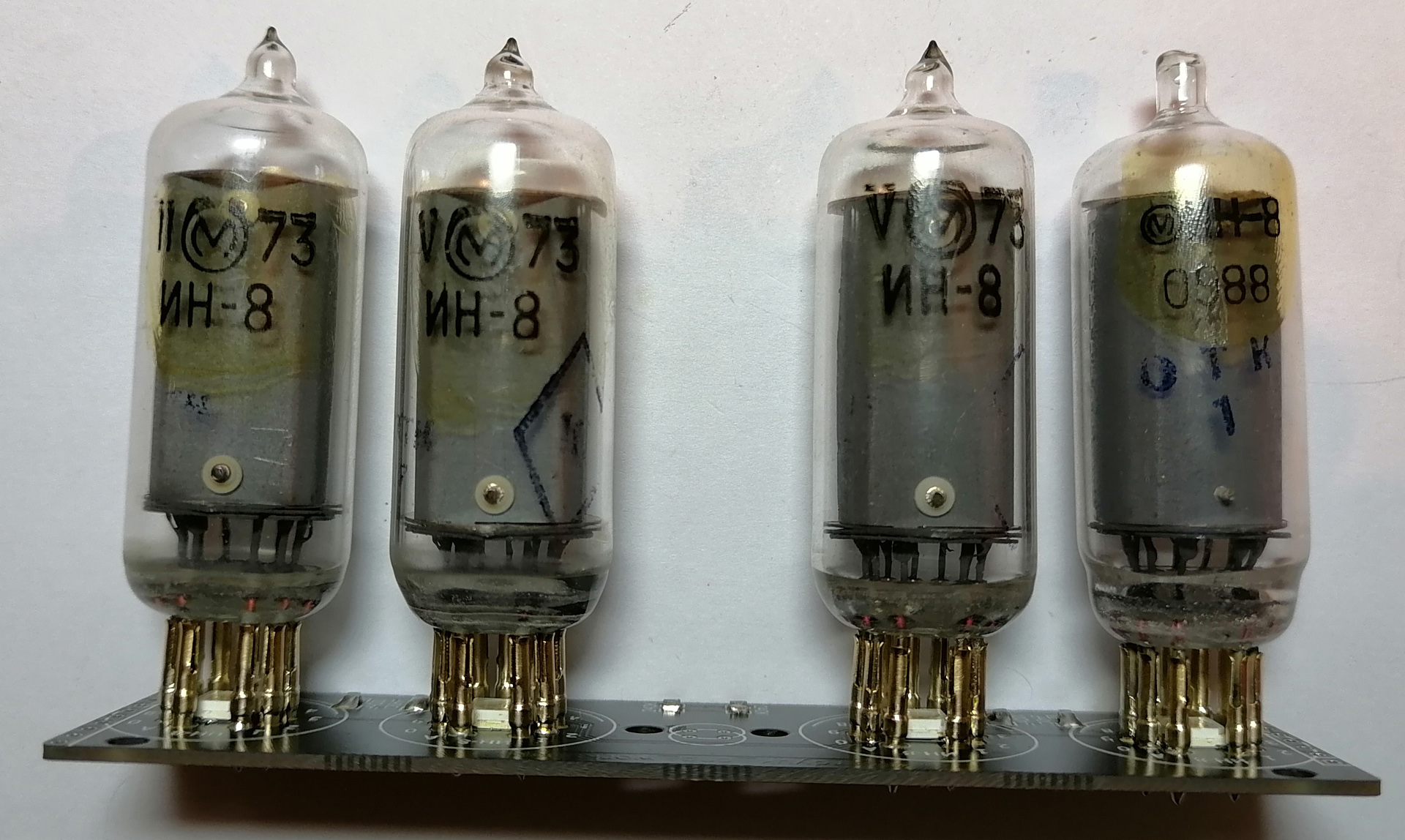 Часы на платах dimasssius на ИН-8 сравнение с Gyver