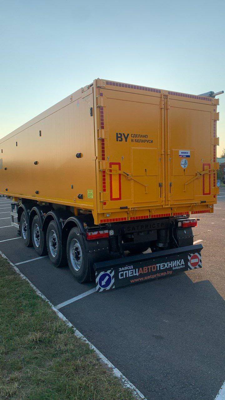 Самосвальные полуприцепы зерновозы САТ500 на Дне рождения города Бобруйска