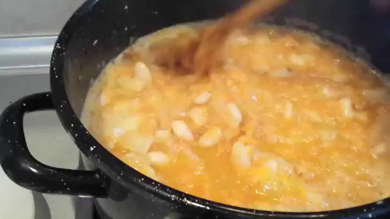 Сербское национальное блюдо ( пребранац) фасоль.