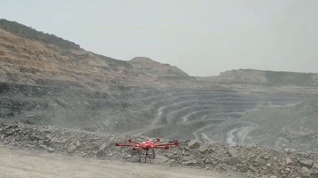 Приземление мультикоптера (дрона) в ходе оказания услуги по мониторингу карьеров