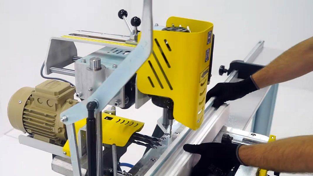 Plastmak SC 511 копировально-фрезерный с 3-м сверлением под ручки