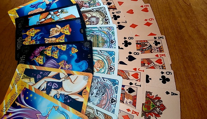 Кто в дороге, что на пороге: гадание без срока