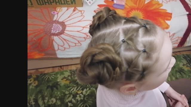 Необычная прическа для девочки.