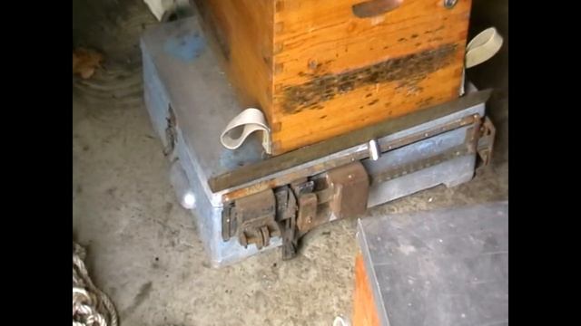 Поднимаем ульи из омшаника после зимовки