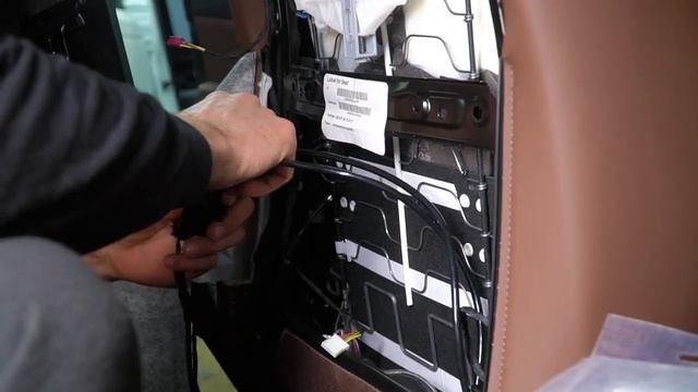 Установка пневматической поясничной опоры в BMW X4