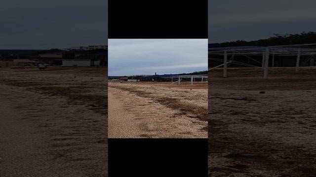 Пляж на Черноморской набережной. Феодосия