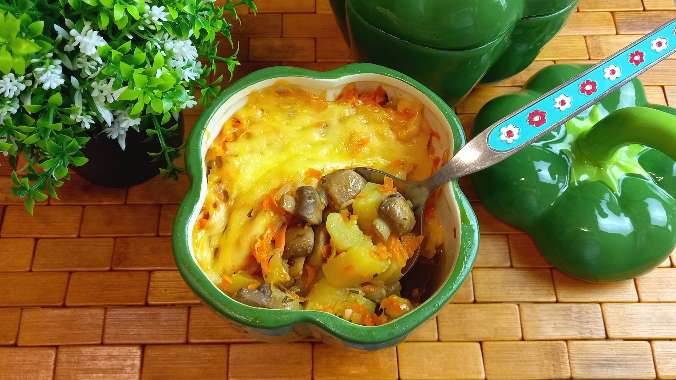 Картошка с грибами в горшочках. Очень вкусно и просто!